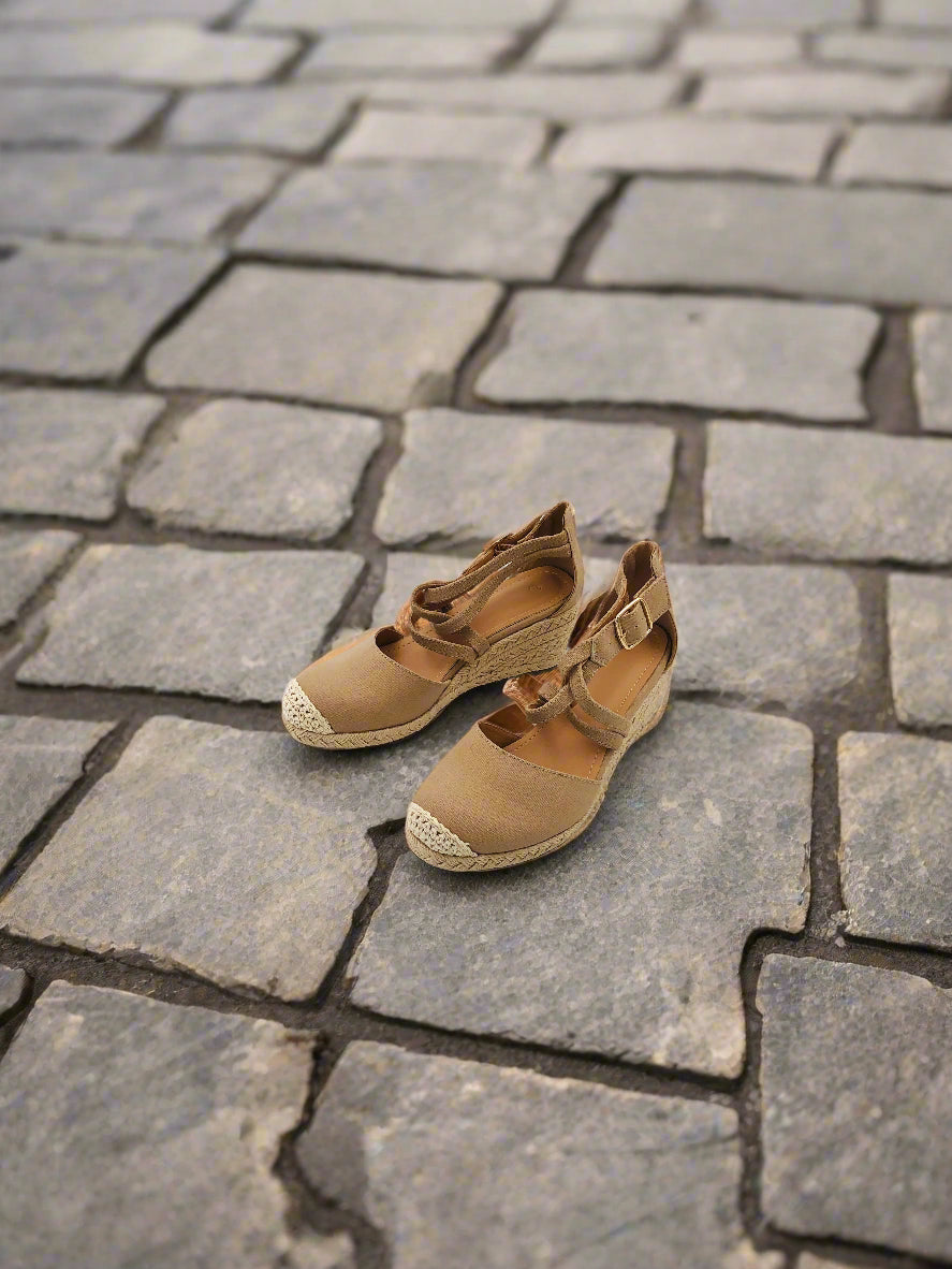 Khaki Espadrille Wedge Sandals with Buckle Closure – Beisat