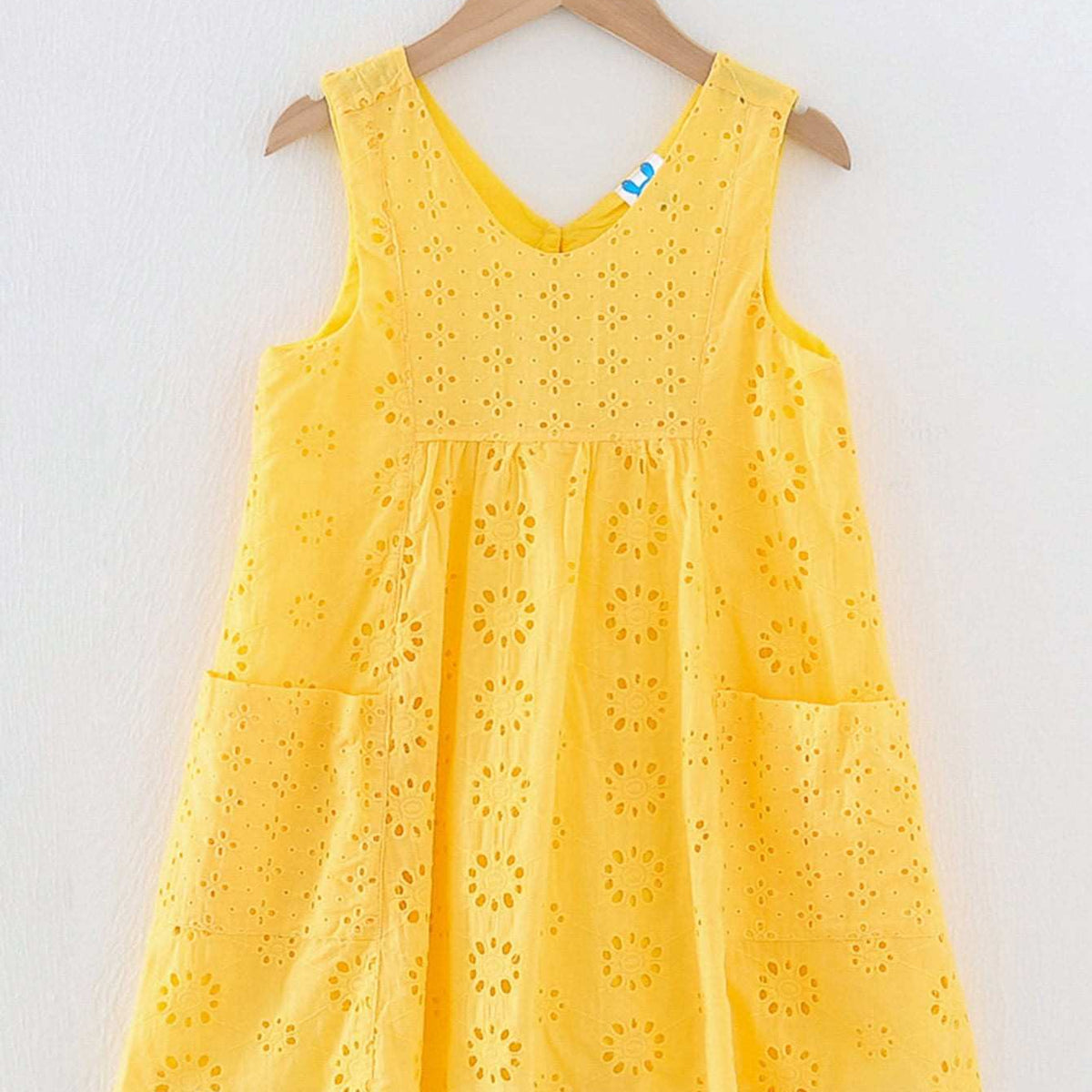 Girls Eyelet Embroidery Solid Dress – Beisat